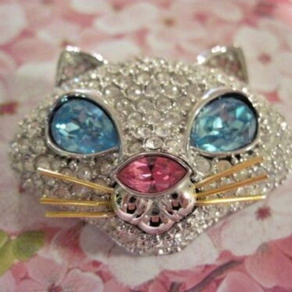 Swarovski | Jewelry | New Year Flash Sale Swarovski Swan Signed Cat ...